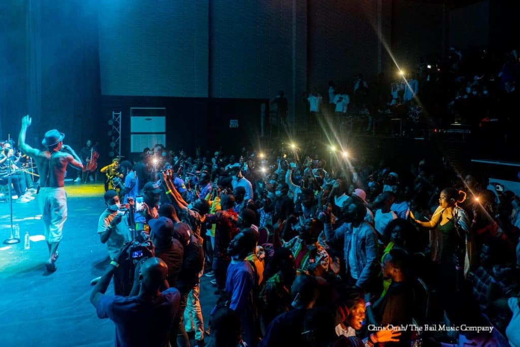 Brymo in a Sunday evening service